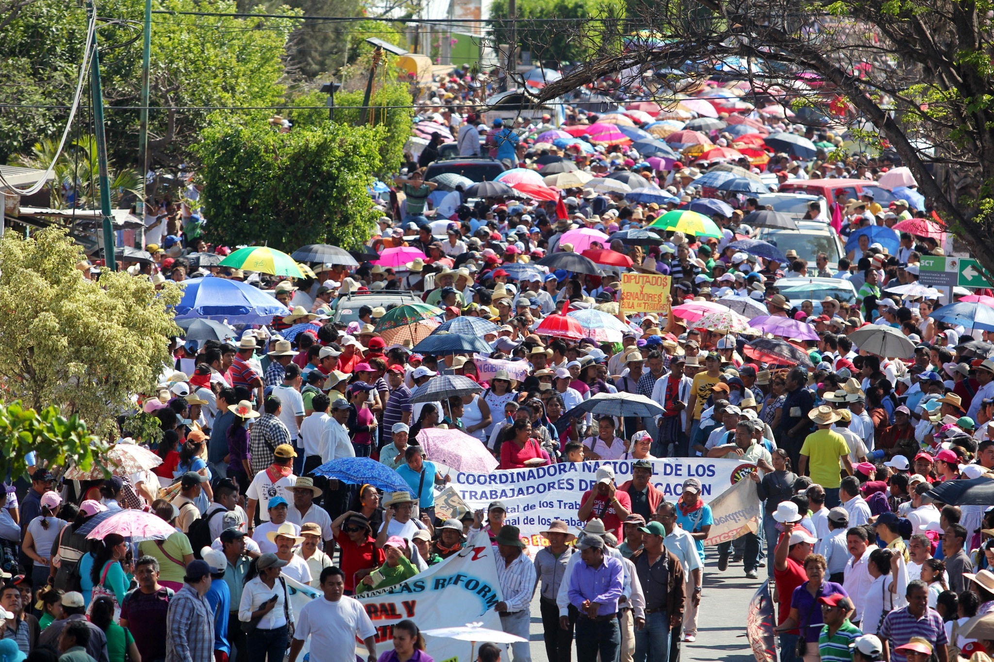 Alianza Social de Trabajadores de la Industria Mexicana: Maestros de la CNTE marchan a San ...