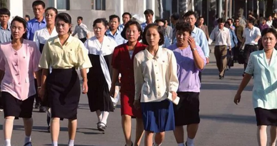 Sin jeans, colas de caballo ni marcas: el estricto código de vestimenta ...