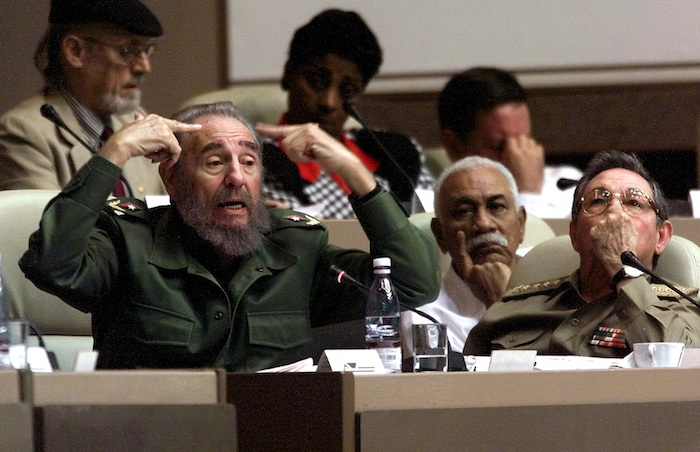 Los hermanos Raúl y Fidel Castro, a lo largo de los años: 18 FOTOS ...