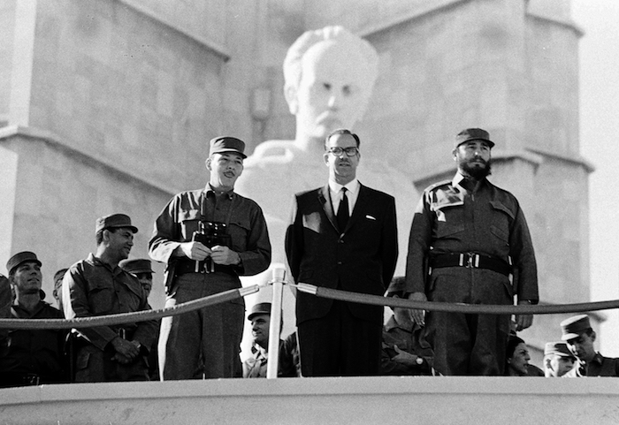 Los hermanos Raúl y Fidel Castro, a lo largo de los años: 18 FOTOS ...