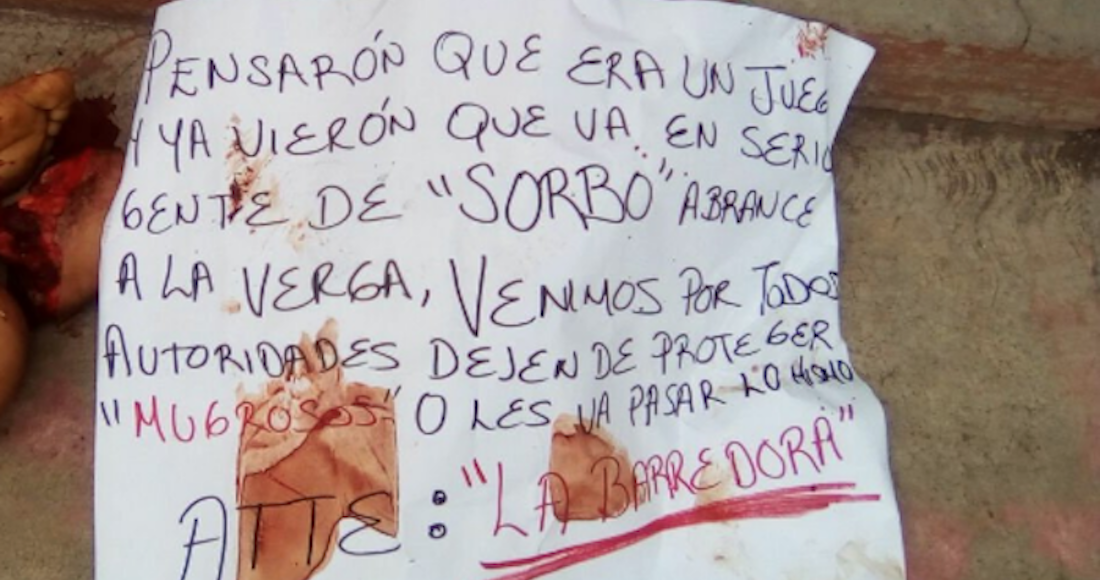 El cuerpo mutilado de un hombre es hallado junto con un mensaje en el ...