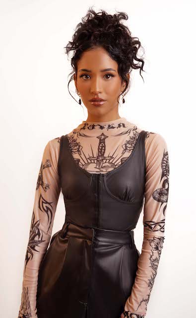 Andrea Chaparro vive el éxito de Rebelde de Netflix y defiende su ...