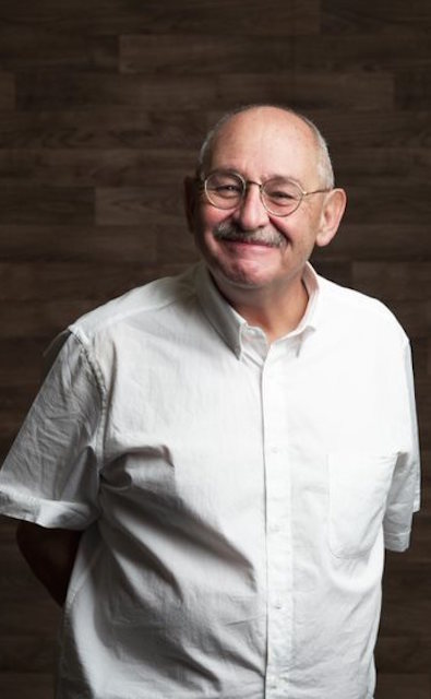 “Tengo el oído lleno de poemas, lleno de poesía, lleno de poetas ...