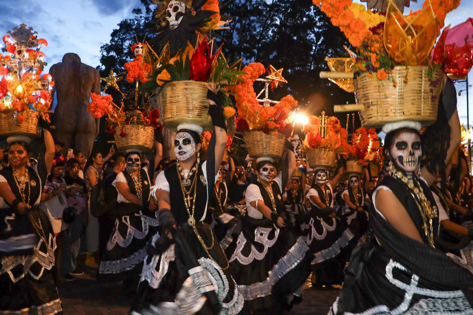 FOTOS ¬ ¿Cuál es el origen del Día de Muertos en México y por qué se ...